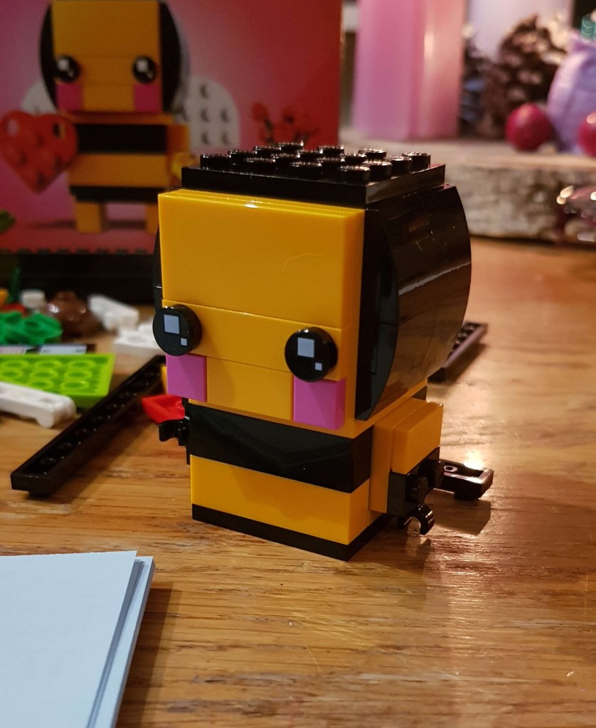 Review: LEGO® 40270 Bee Brickhead – JeffreyDebris.Com